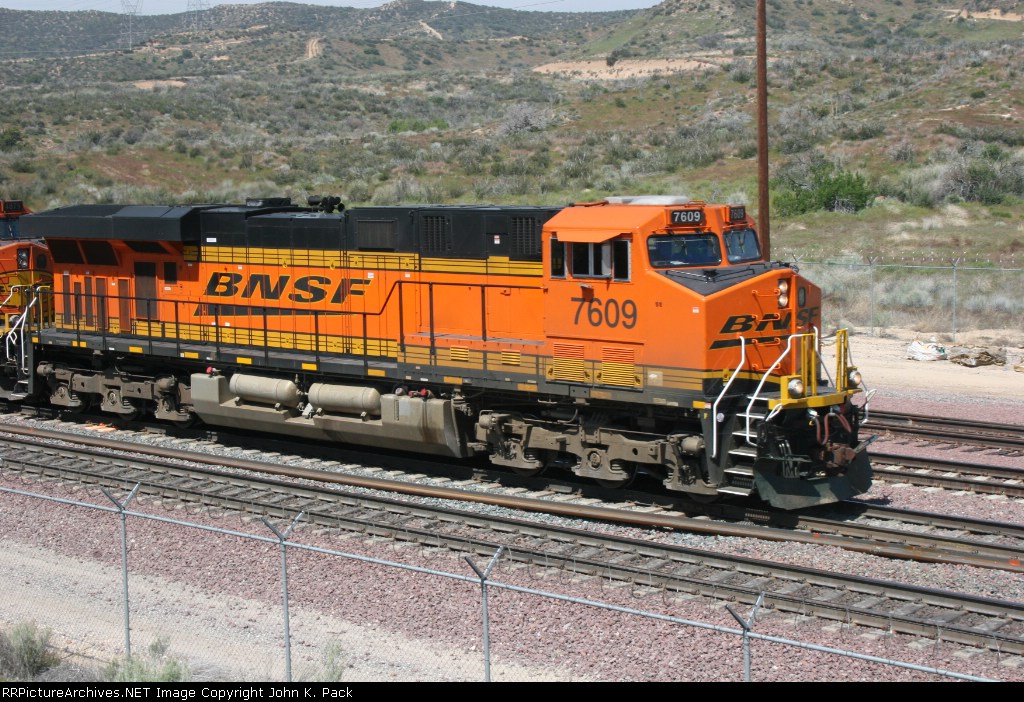 BNSF 7609